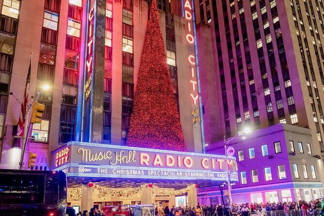 NYC Holiday Lights Sightseeing Bus Tour - A detailed look at what makes this tour special