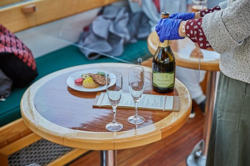 NYC: Holiday Yacht Cruise with Jazz, Cocoa & Carols - The Reviewer Perspective: Pros and Cons
