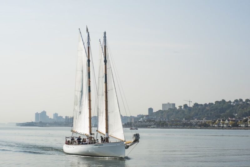 NYC: Hudson River Fall Foliage Sailing Trip - The Reviews Say It All