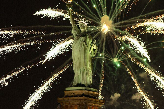NYC July 4th Fireworks on a Luxury Yacht with Open Bar and Dinner - FAQ