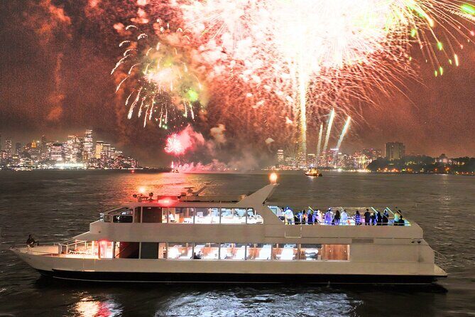 NYC New Year's Eve Dinner Cruise with Music and Open Bar - An In-Depth Look at the Experience