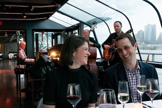 NYC New Year's Eve Luxury Bateaux Plated Dinner Cruise - Key Points