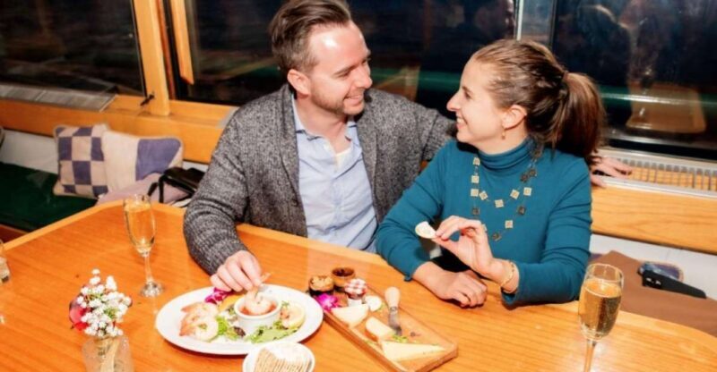 NYC: Night Holiday Lights and Cocoa Cruise - An In-Depth Look at the Experience