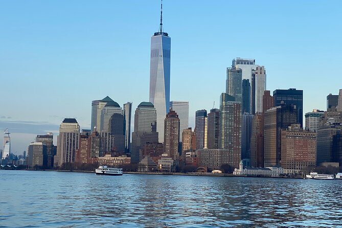 NYC Party Cruise with Light Narration - The Sum Up