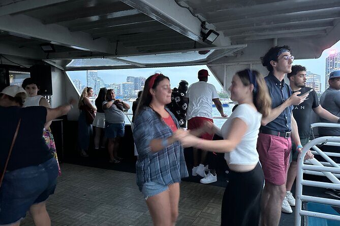 NYC Party Cruise with Light Narration - FAQ