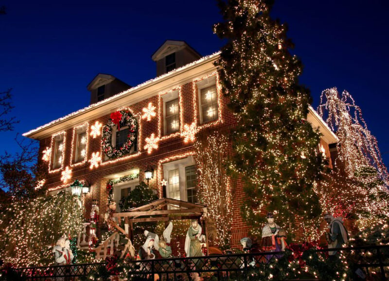 NYC: Private Dyker Heights and NYC Holiday Lights Tour - Comfort and Convenience
