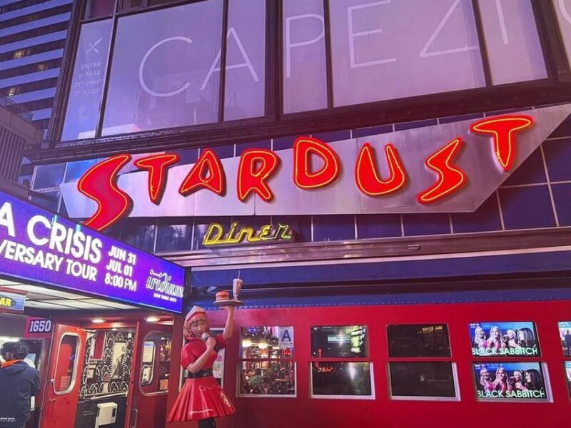 NYC: Private Home Alone 2 Stretch Limousine Tour with Pizza - Key Points