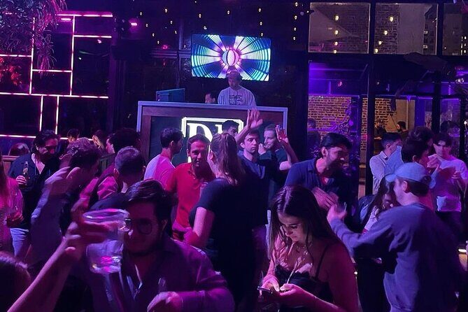 NYC Pub Crawl with Rooftop Clubbing Experience - Key Points