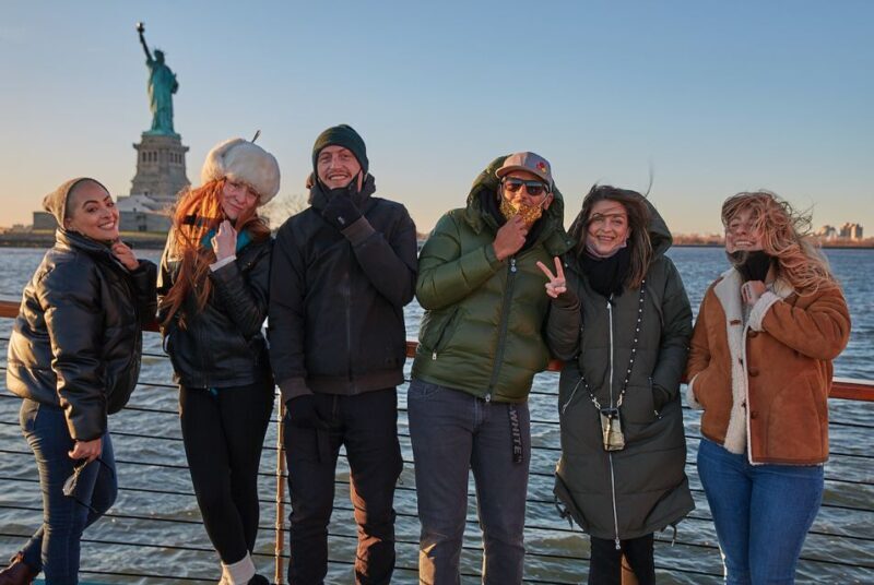 NYC: Romantic Valentine's Day Champagne Cruise - Key Points