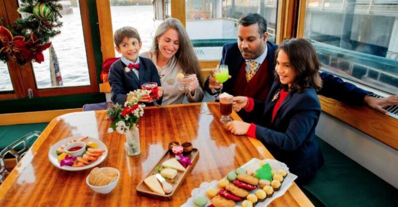 NYC: Sightseeing Holiday Cruise with Drink - The Sum Up