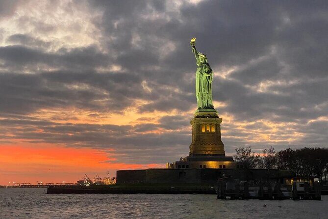 NYC Skyline lights Happy Hour and Cash Bar - Practical Tips for Your Cruise