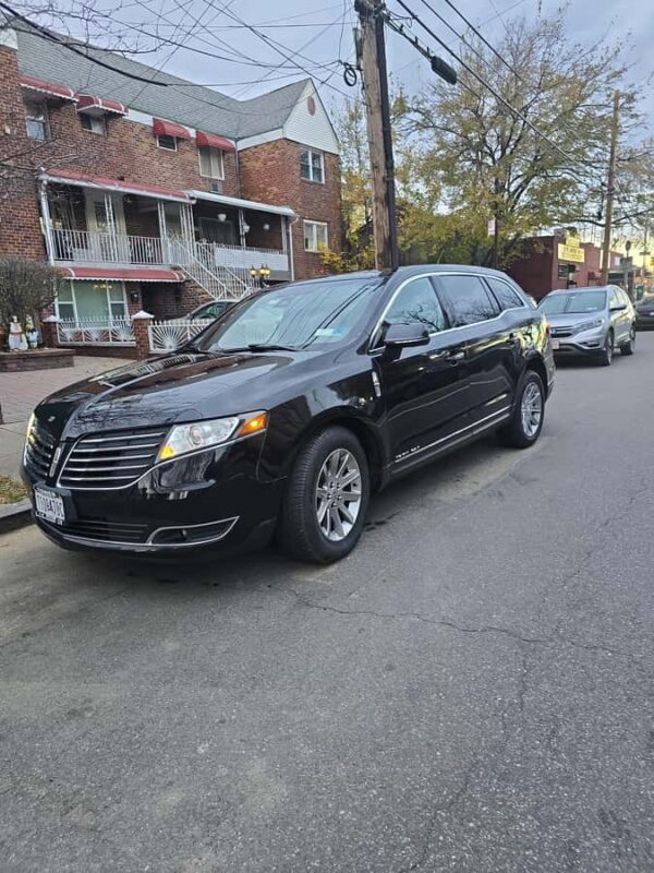 NYC: Spanish tour through narrow, authentic streets - The Sum Up