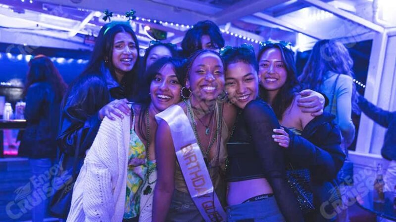 NYC: St Patrick's Day Booze Cruise w/ Drinks, DJ, City Views - The Sum Up