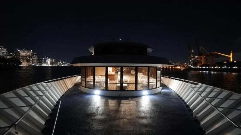 NYC: Timeless Yacht New Year's Eve Celebration - The Experience: Details and Atmosphere