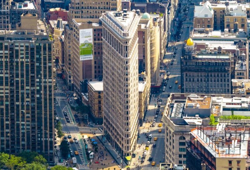 NYC: Walking Tour with Local Guide and 30+ Top NYC Sights - Key Points