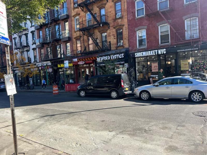 NYC: Williamsburg History, Hasids, and Hipsters Walking Tour - An Honest Look at the Williamsburg Walking Tour