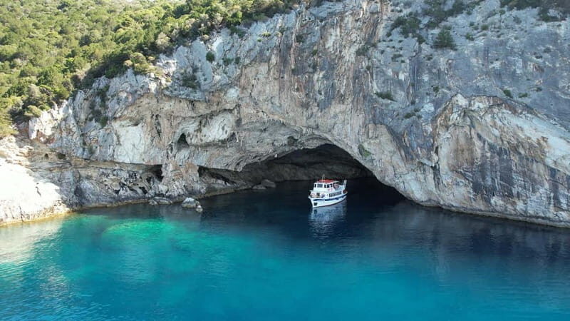 Nydri: Island Hopping Boat Cruise with Beach BBQ Lunch - Key Points