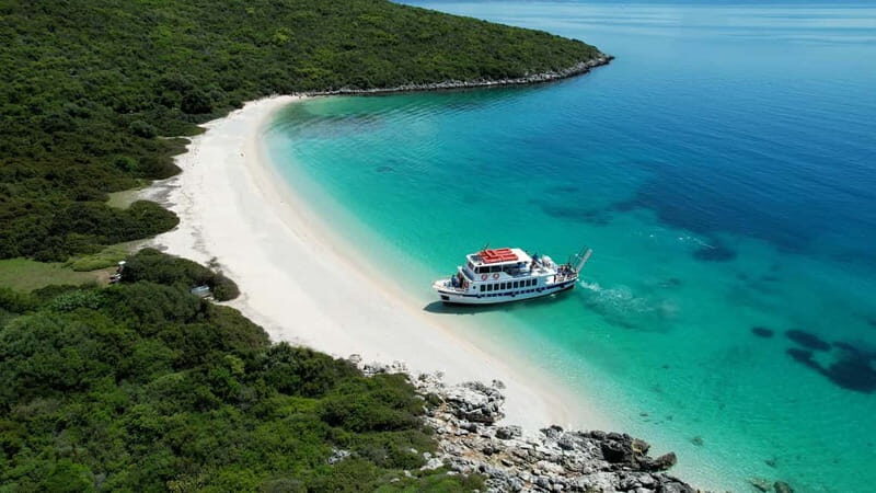 Nydri: Island Hopping Boat Cruise with Beach BBQ Lunch - Who Will Appreciate This Experience?