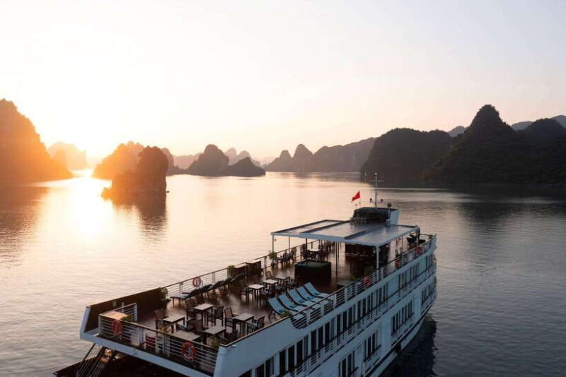 NYNA Travel: 5D4N Hanoi  Quang Phu Cau  Ninh Binh  Halong - Who Will Love This Tour?