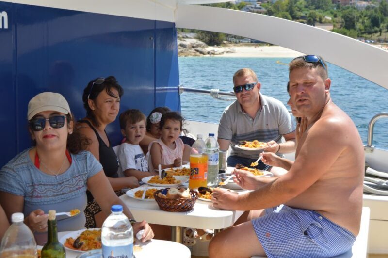 O Grove: Ría de Arousa Catamaran Tour with Seafood Lunch - Why This Experience is Worth Considering