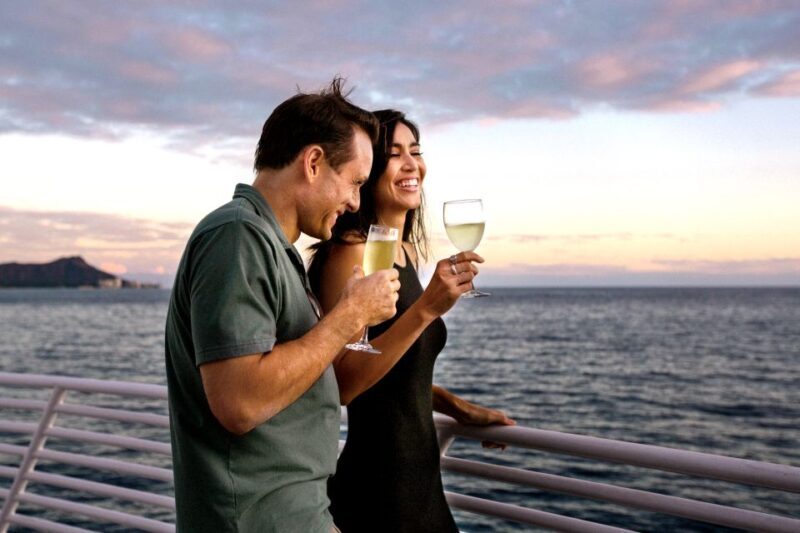 Oahu: Friday Night Fireworks Cocktail Cruise - The Scenic and Relaxed Atmosphere