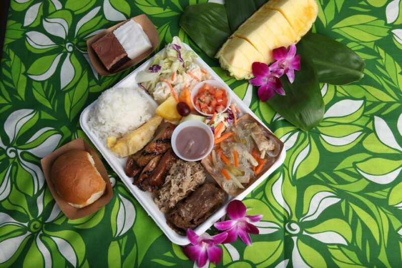 Oahu: Germaine's Traditional Luau Show & Buffet Dinner - The Buffet and Drinks