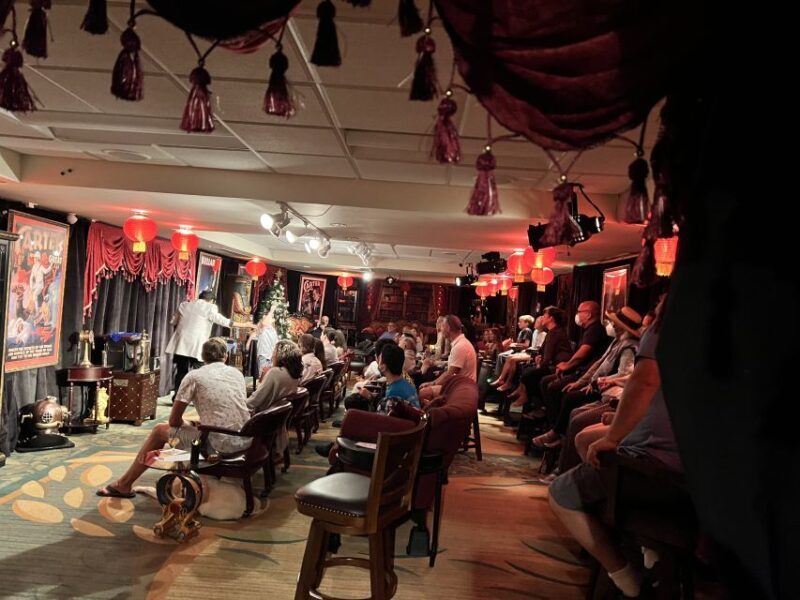 Oahu: Hilton Waikiki Beach Hotel Magical Mystery Show - Key Points