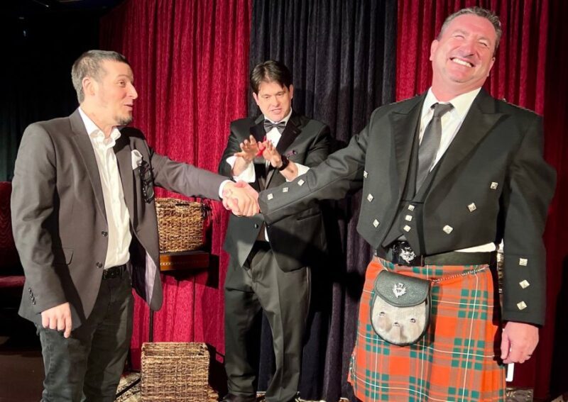 Oahu: Hilton Waikiki Beach Hotel Magical Mystery Show - FAQs