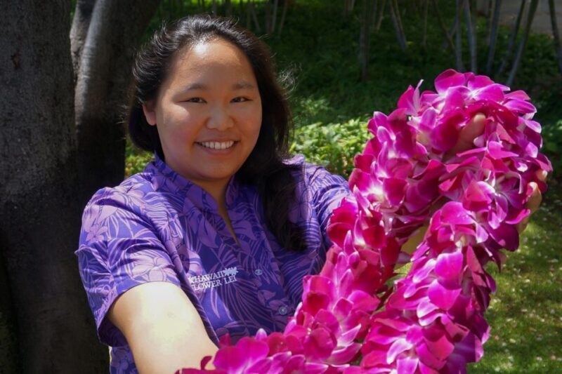 Oahu: Honolulu Airport (HNL) Traditional Lei Greeting - The Sum Up