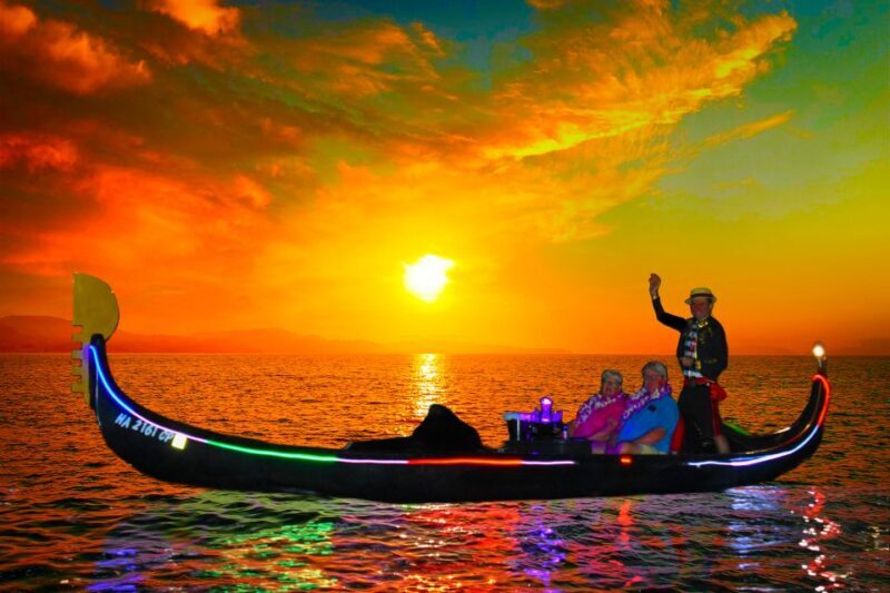 Oahu: Luxury Gondola Cruise with Drinks and Pastries - Key Points