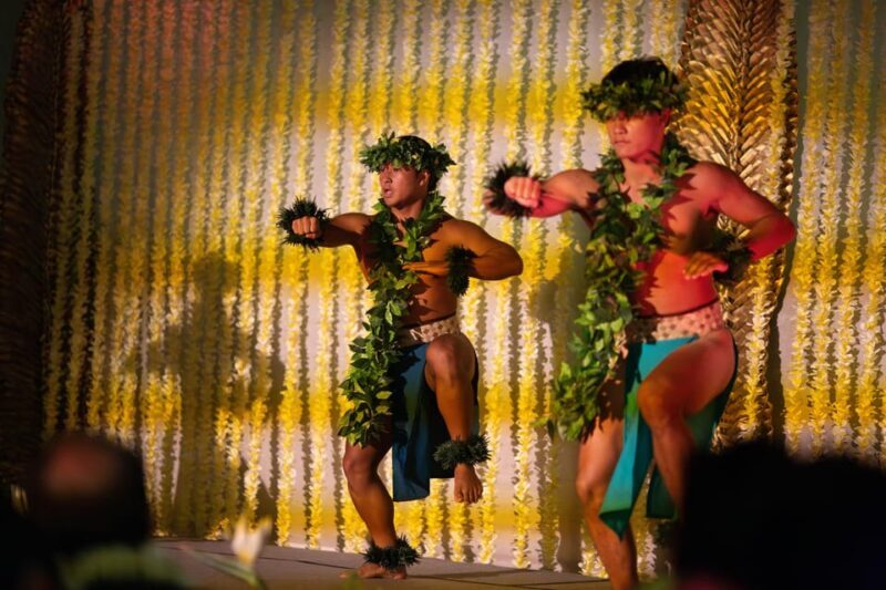Oahu: Na Lei Aloha Luau in Waikiki with Optional Dinner - Food and Drink: What’s on the Table?