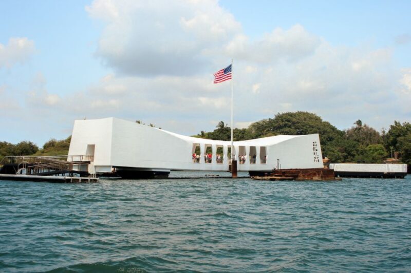 Oahu: Pearl Harbor, USS Arizona, and City Highlights Tour - Key Points