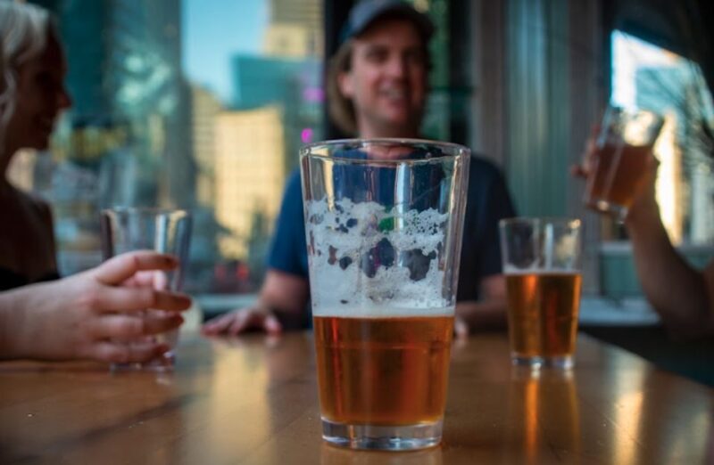 Oahu: Sips & Secrets of Hawaii Pub Crawl - Meeting and Ending