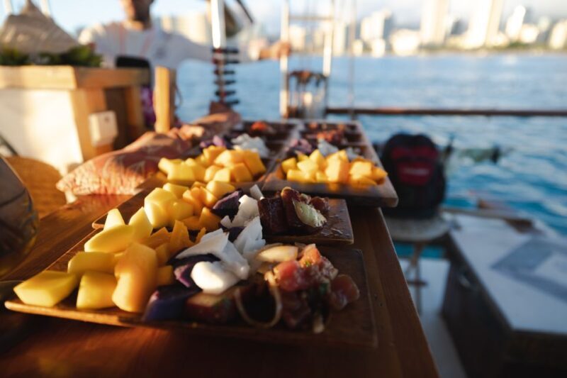 Oahu: Traditional Canoe Sunset Cruise with Dinner - Key Points