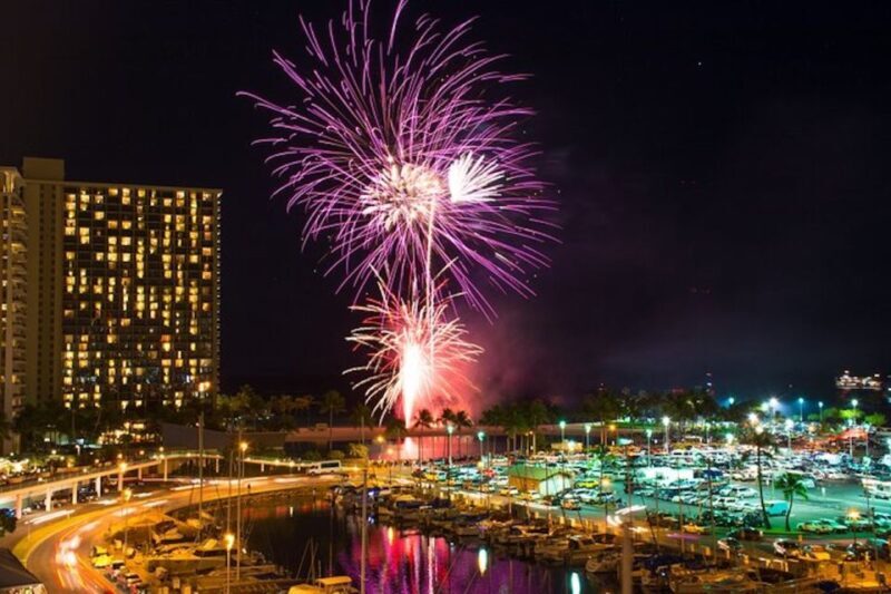 Oahu: Waikiki Friday Night Fireworks Sail - Key Points