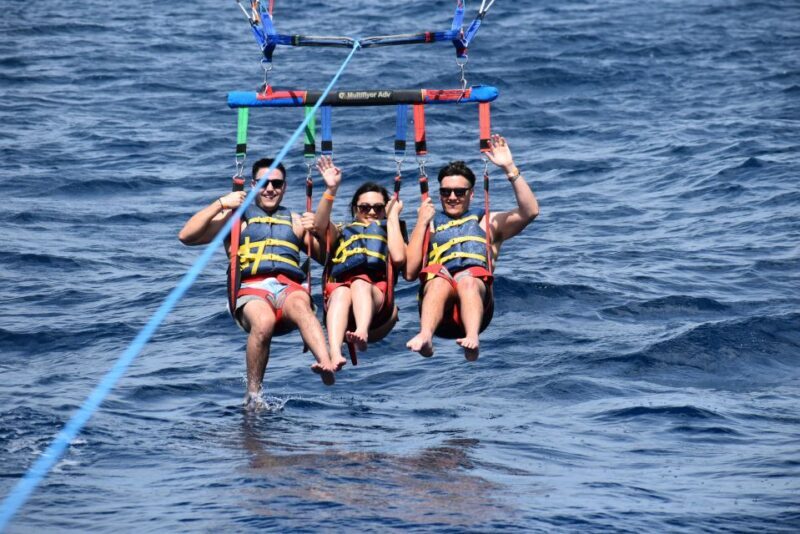 Oahu: Waikiki Parasailing - The Experience: Before, During, and After