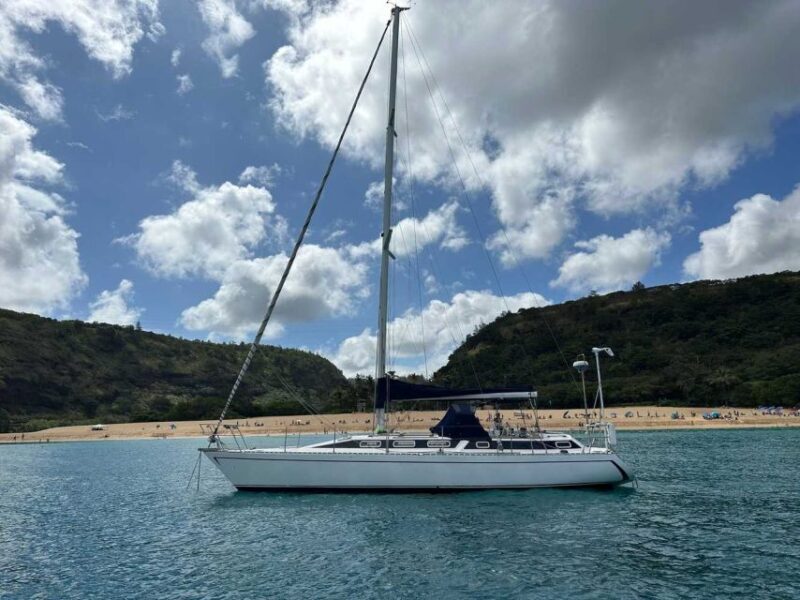 Oahu : Waikiki sailing turtle snorkeling in small groups - Sailing Back with Diamond Head in View