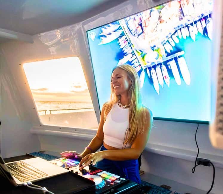 Oahu: Waikiki Sunset Cruise With Live Music Entertainment - The Itinerary in Detail