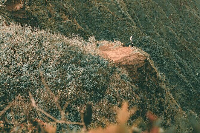 Oahu's iconic hikes - Kuliouou with photography - The Experience: What Vibrates with Travelers