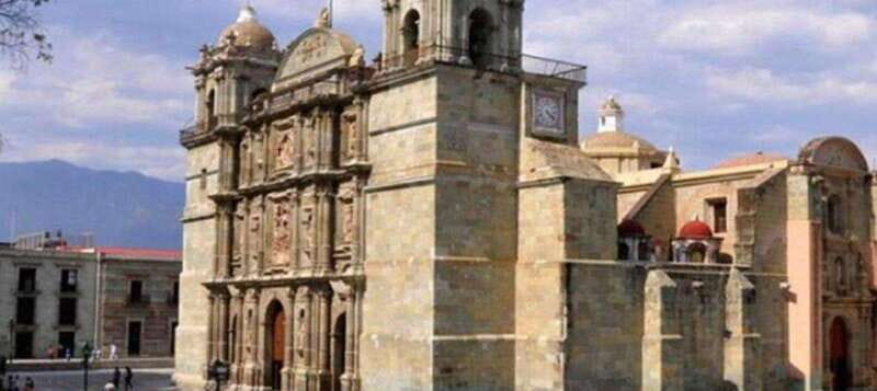 Oaxaca: Private City Tour with Local Food Buffet - Tasting Oaxacan Cuisine: A Food Buffet to Remember