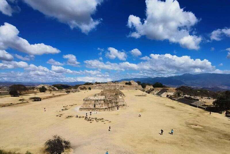 Oaxaca: Raíces Oaxaqueñas (Monte Alban) - Mezcal: The Spirit of Oaxaca