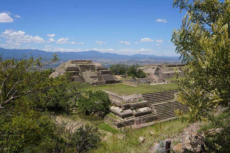 Oaxaca: Raíces Oaxaqueñas (Monte Alban) - Artisanal Crafts: Black Clay Pottery and Alebrije Carving