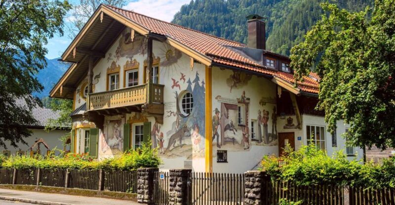 Oberammergau Private Guided Walking Tour - What to Expect During the Tour