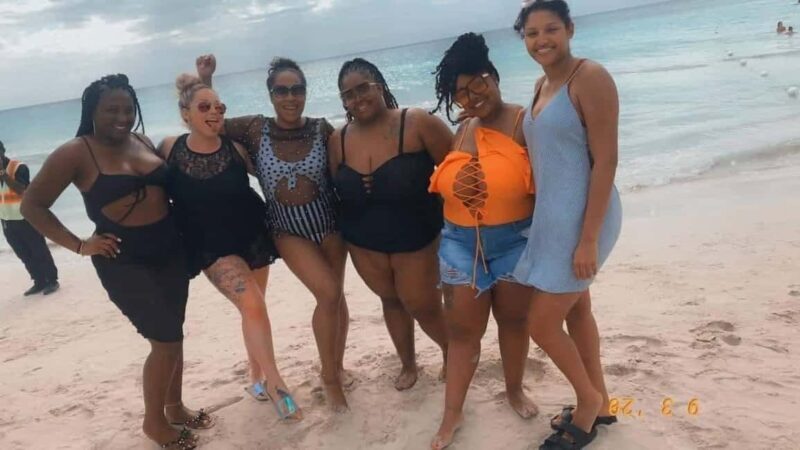 Ocho Rios: Dunn's River Falls and Shopping Tour - Key Points