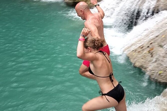 Ocho Rios Lookout Blue Hole Rafting and Lunch - Key Points