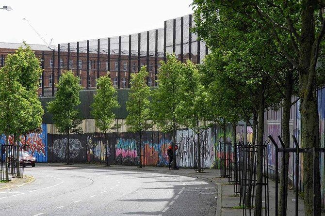 Official World Famous Belfast Black Taxi Tour - Itinerary Breakdown: What You’ll See and Feel