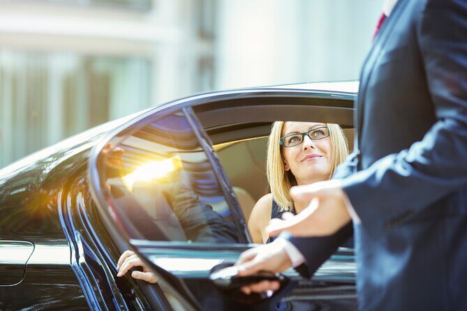 O'Hare Airport Transfer to Chicago, Sedan, Curbside - Top Rated - Who Will Love This Service?
