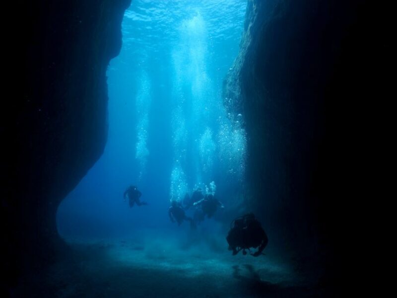 Oia: 2 Guided Scuba Dives off Santorini for Certified Divers - Authenticity and Insights from Reviews