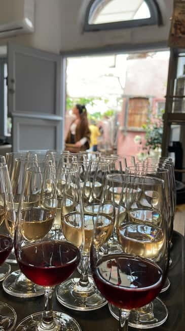Oia: Wine Tasting with Cold Cuts or Cured Fish - Key Points