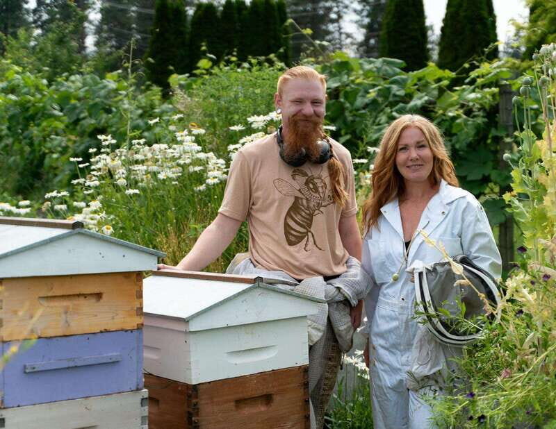 Okanagan Bee Tour, Wine Tasting and Lunch at Kelowna Winery - Key Points